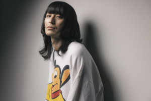 ドレスコーズ志磨遼平、過去の映像作品のデジタル版をリリース、作品毎に自身の解説動画コメントも